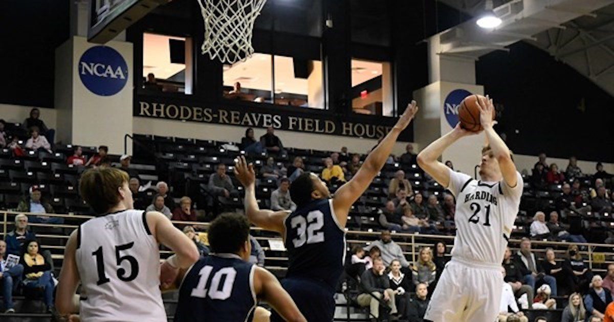 501 LIFE Magazine | Currie scores career-high; Bisons fall