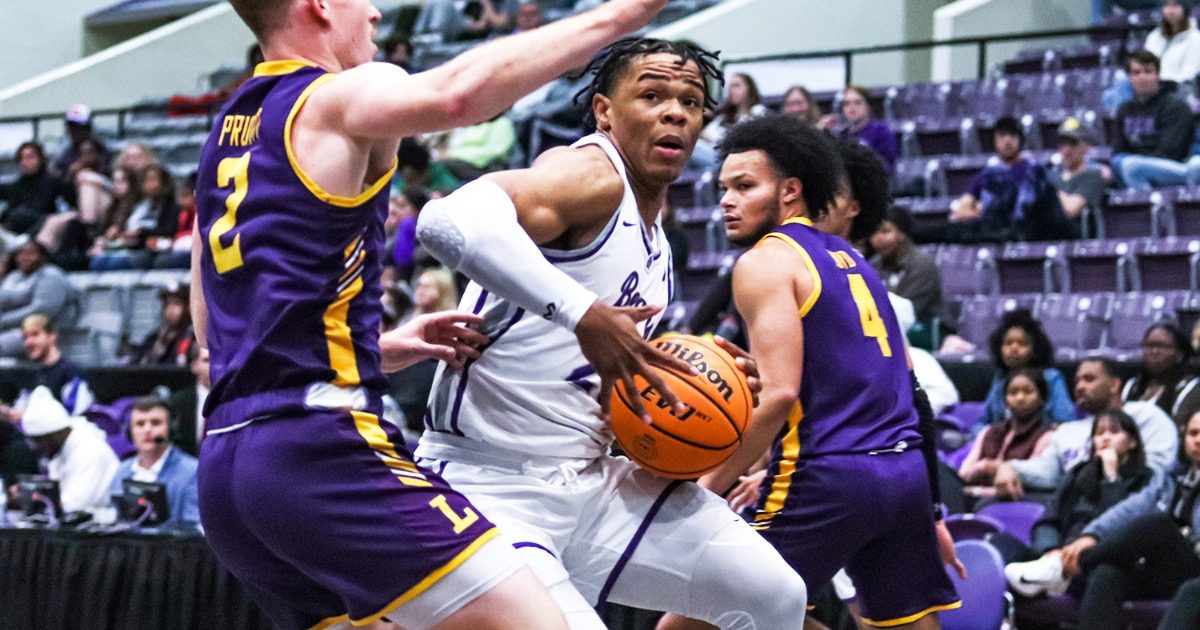 501 LIFE Magazine | Hunter named to preseason All-ASUN Team