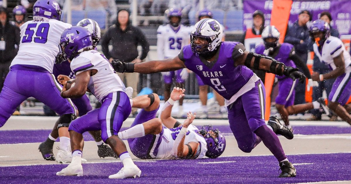 501 LIFE Magazine | Walker earns UAC Player of the Week honor