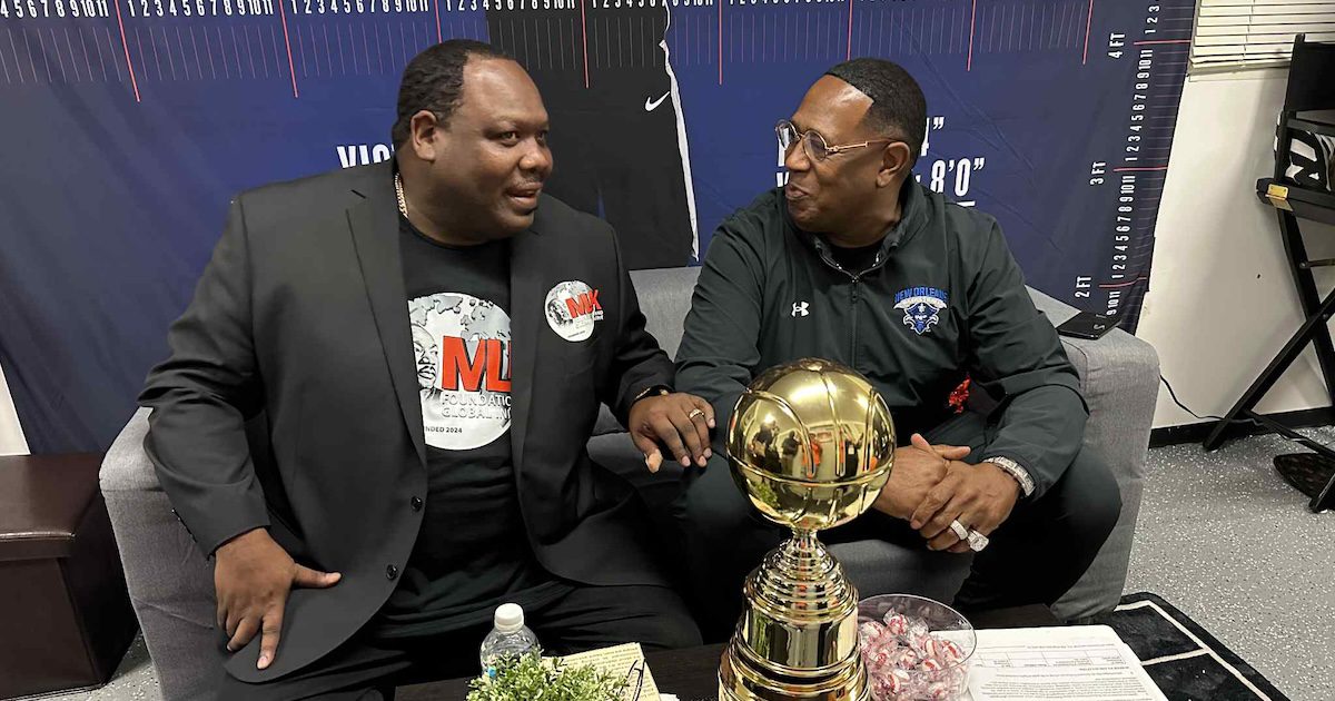 501 LIFE Magazine | Arkansas MLK Commission director leads halftime ...