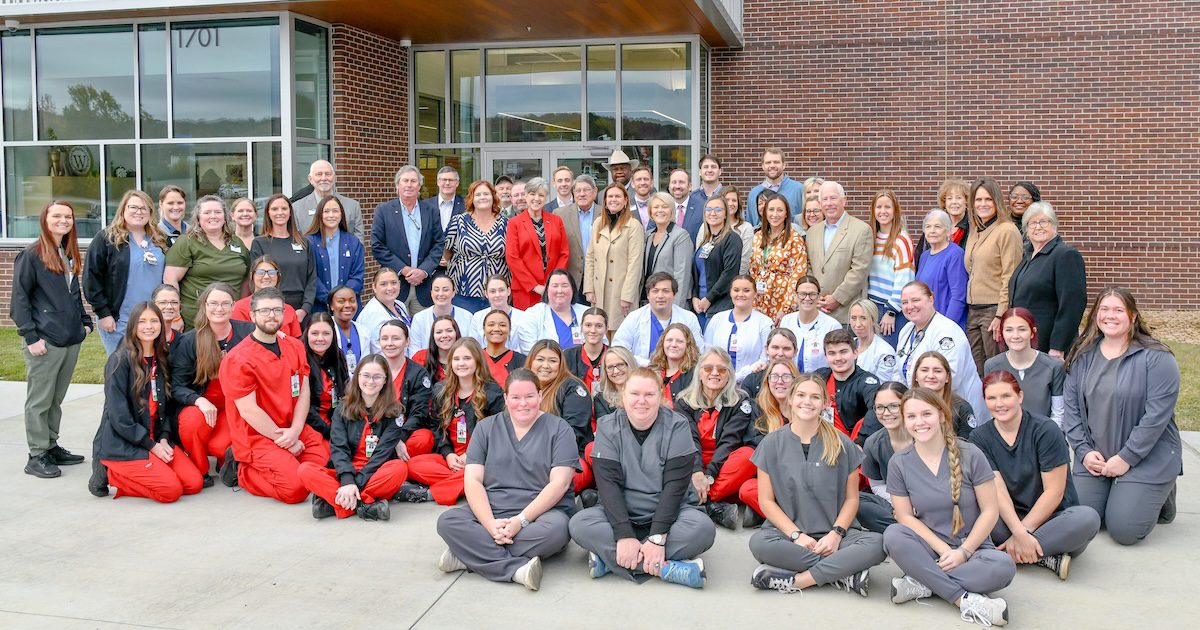 501 LIFE Magazine | Governor Sanders dedicates UACCM Nursing and ...