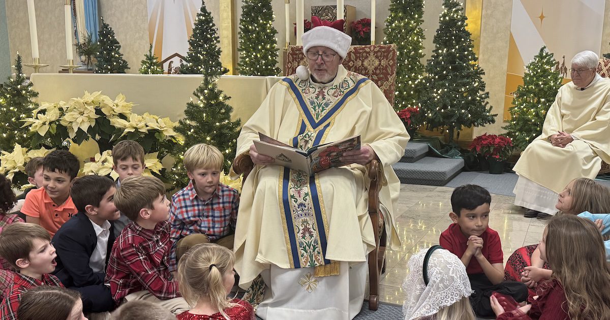 501 LIFE Magazine | Priest shares beloved story with children