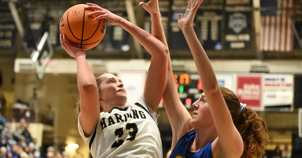 501 LIFE Magazine | Harding Women’s Basketball holds at No. 17